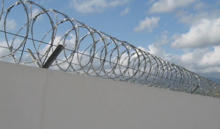 Daftar Harga Kawat Duri Per Meter & Roll Terbaru 2024 - Bursa Bangunan